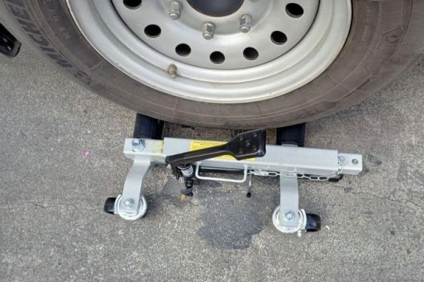 😘อุปกรณ์เคลื่อนย้ายรถ GoJack ของร้านไทยจราจร ได้ถูกส่งมอบให้กับฟิวเจอร์พาร์ครังสิต - ร้านไทยจราจร