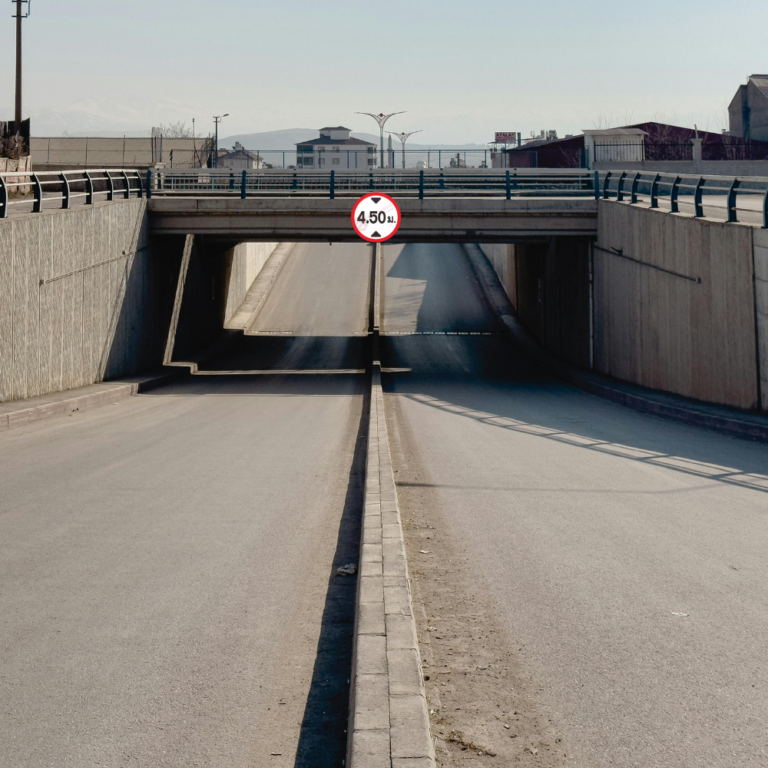 ป้ายจำกัดความสูง 4.50 ม. ขนาด 45x45 Cm. สะท้อนแสง 3M - ร้านไทยจราจร